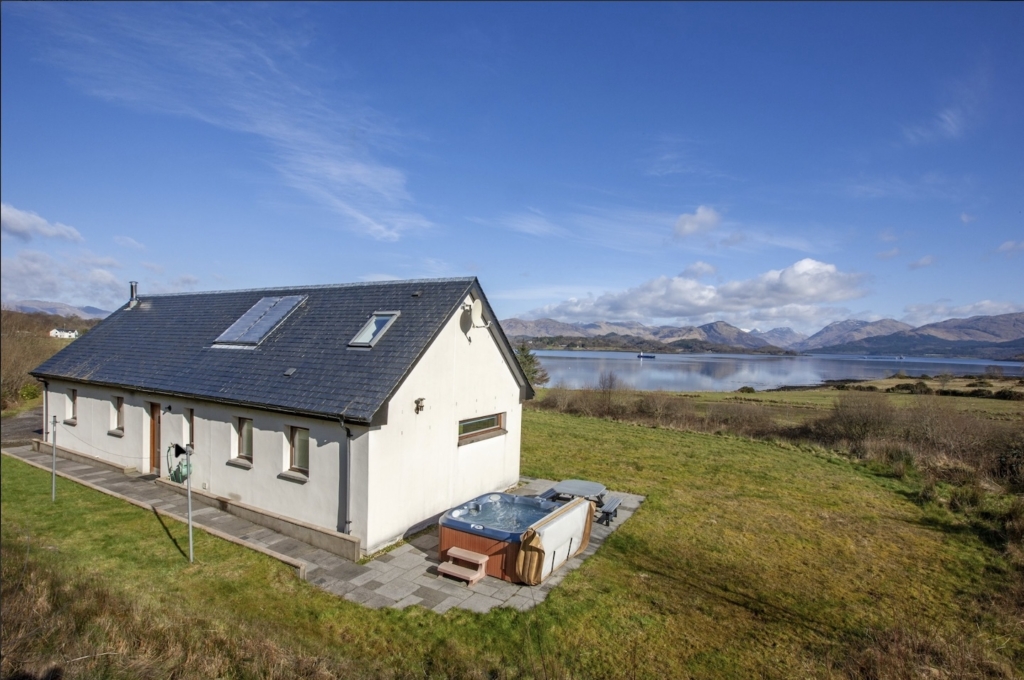 Holiday Cottages with Loch Views in Scotland | Best Scottish Cottages